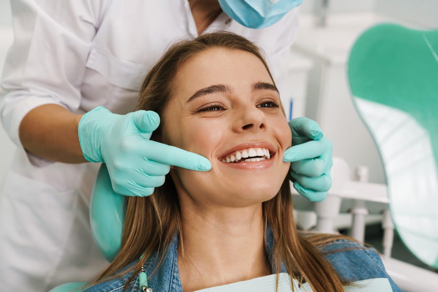 Oral and Maxillofacial Surgeon – What They Do & When to See One